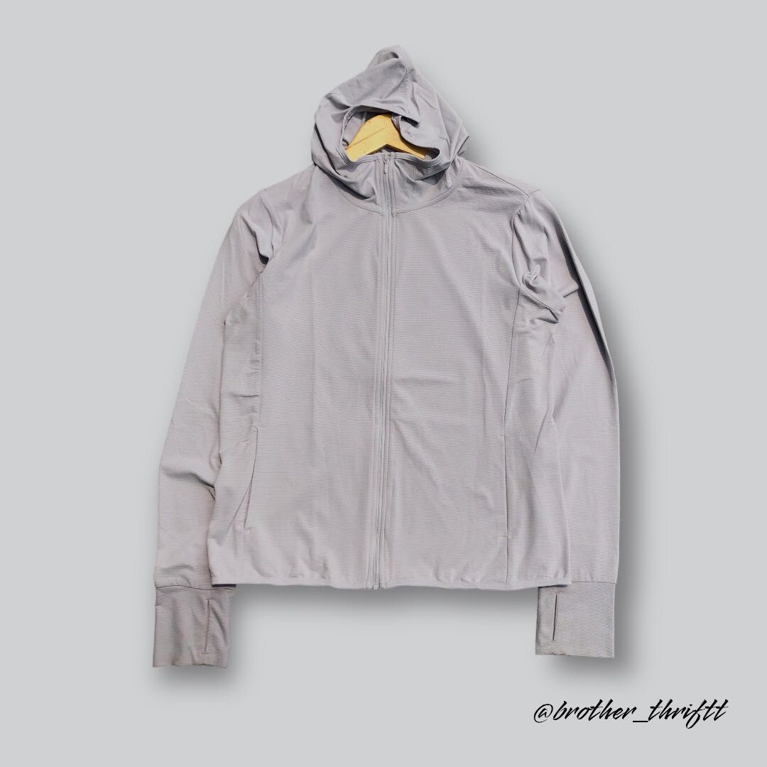 Jaket Uniqlo Airism, Fesyen Wanita, Pakaian Wanita, Baju Luaran di Carousell