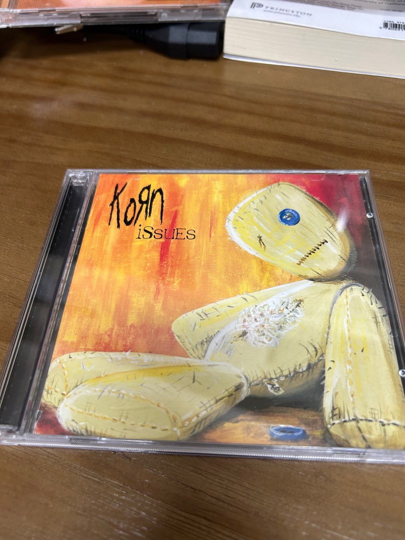 Korn - issues 2CD made in Japan, 興趣及遊戲, 音樂、樂器 & 配件, 音樂與媒體 - CD 及 DVD - Carousell