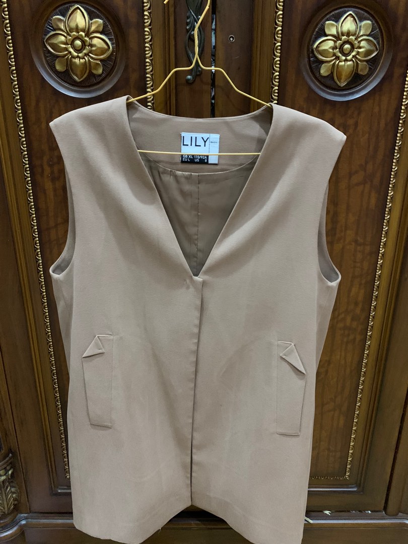 LILY VEST, Fesyen Wanita, Pakaian Wanita, Baju Luaran di Carousell