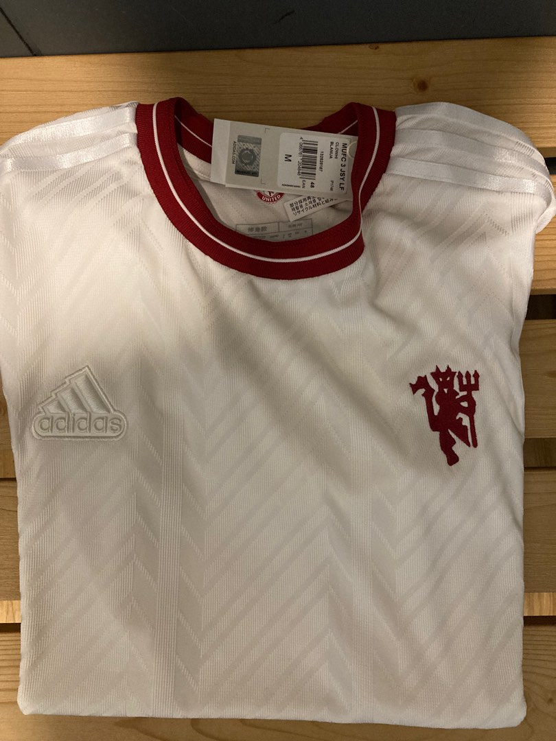 Manchester United Lifestyle Jersey, Men's Fashion, Activewear on Carousell