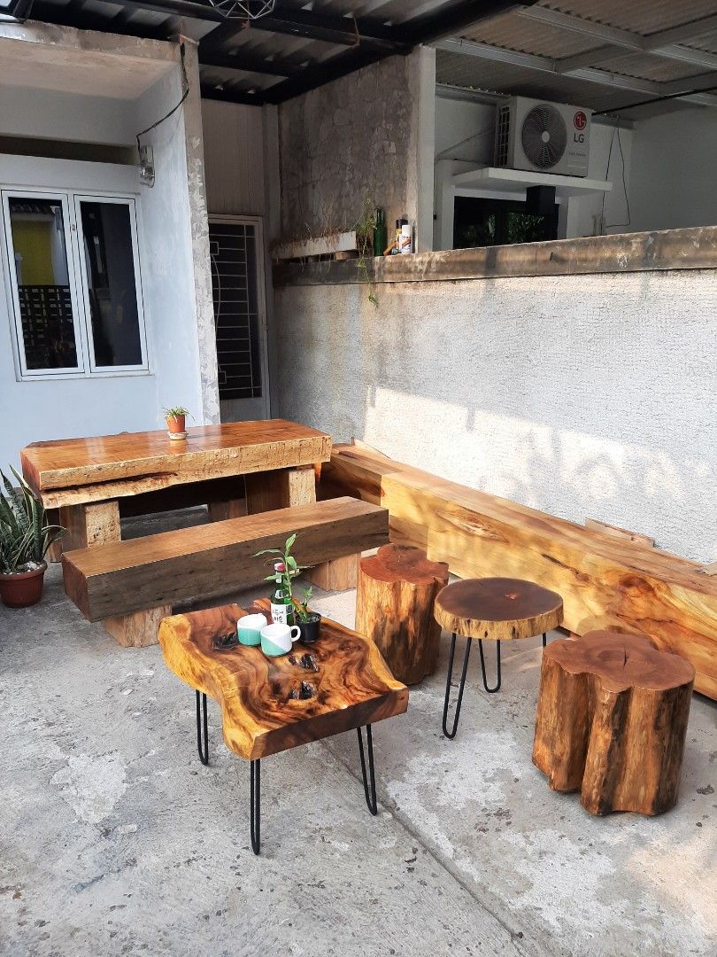 Meja kayu minimalis, Perabotan Rumah di Carousell