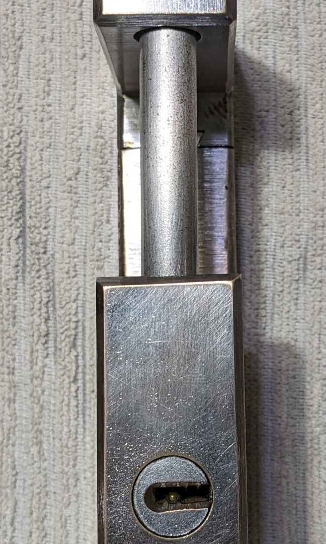 Vanni padlock for HDB panel gate, Furniture & Home Living, Security ...