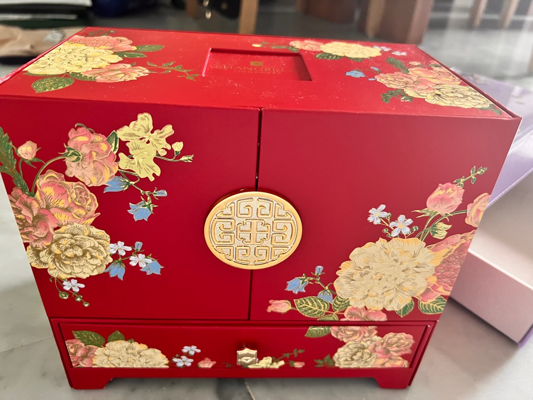 Mooncake box, Women's Fashion, Jewelry & Organisers, Accessory holder ...