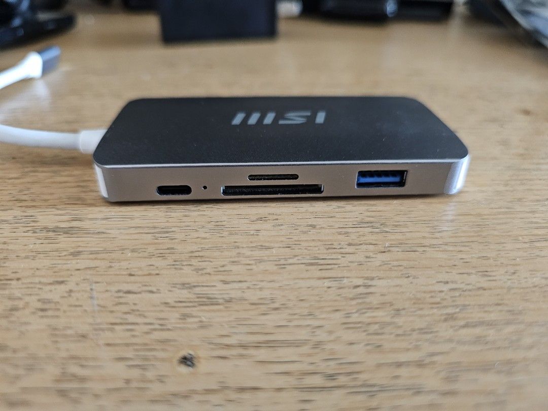MSI usb hub, 手提電話, 電話及其他裝置配件, 其他電子周邊配件及產品 - Carousell