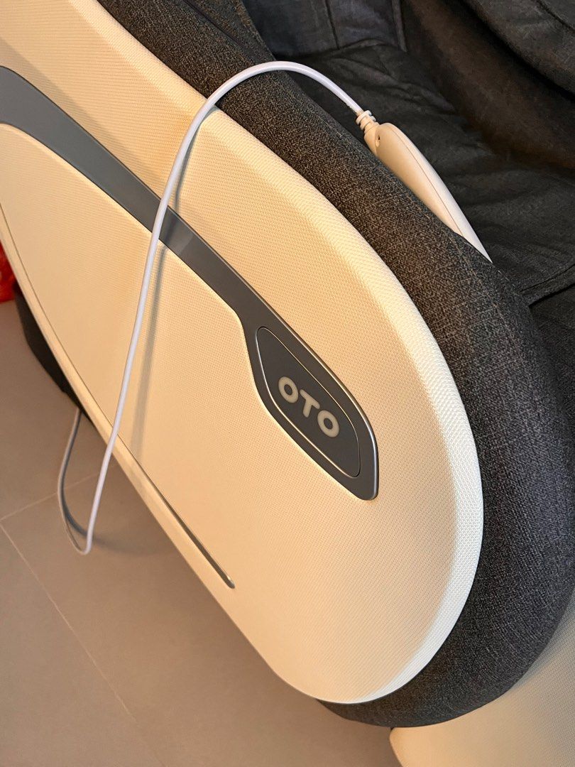 OTO Massage Chair: Quantum EQ-10, Health & Nutrition, Massage Devices ...