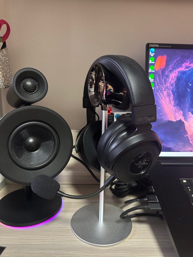 Razer Blade 18, Razer Nommo V2 Pro, Razer Laptop stand V2, Razer Kraken ...