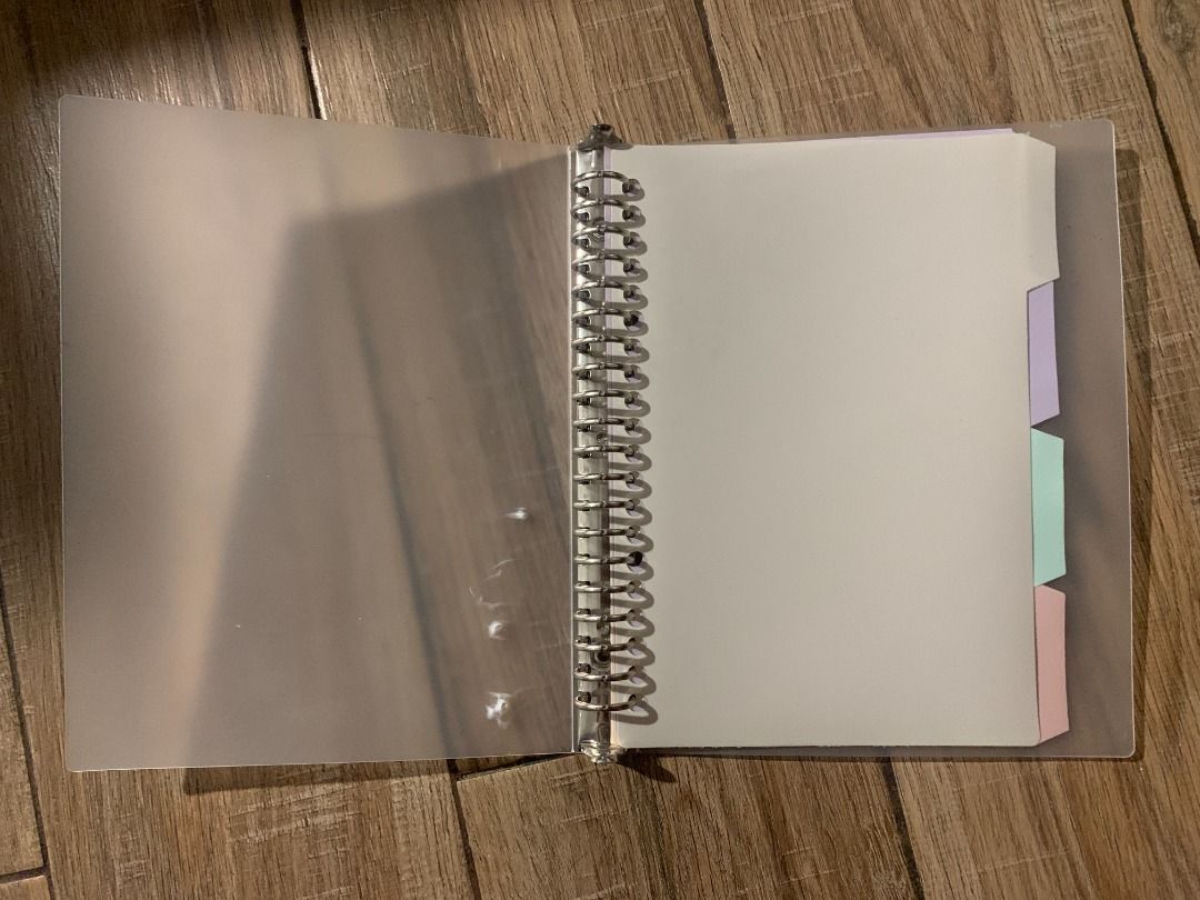 [02] FREEBIE: refillable notebook 20 holes with dividers, Hobbies ...