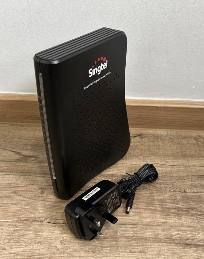 Singtel wifi gigabit router AC plus, Computers & Tech, Parts ...