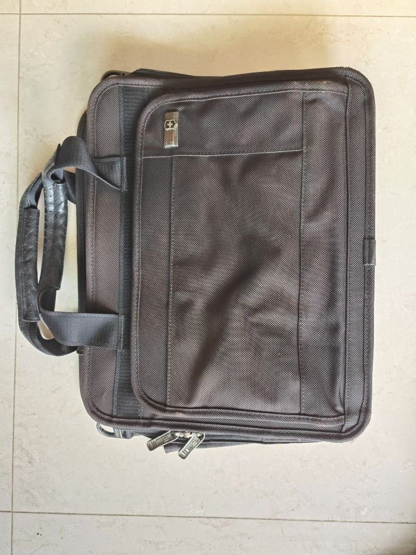 Victorinox Laptop Sling Briefcase, Men's Fashion, Bags, Briefcases on ...