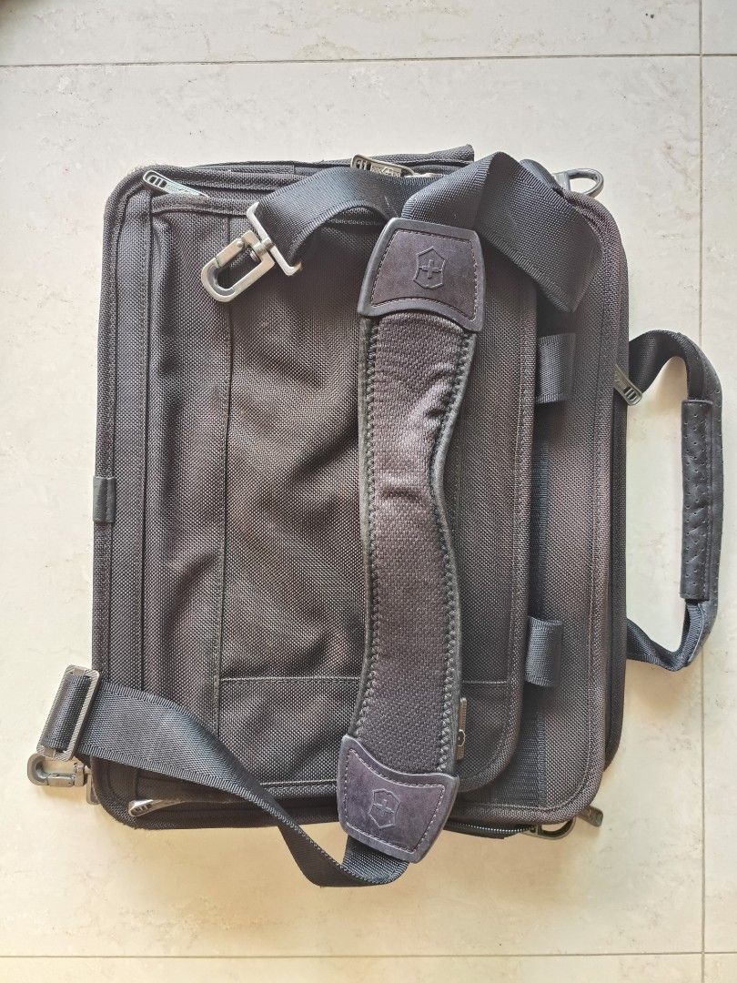 Victorinox Laptop Sling Briefcase, Men's Fashion, Bags, Briefcases on ...
