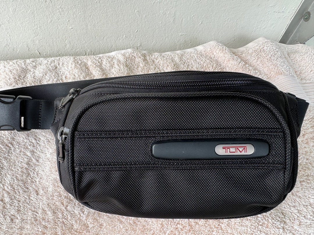 Waist pouch Tumi, Luxury, Bags & Wallets on Carousell