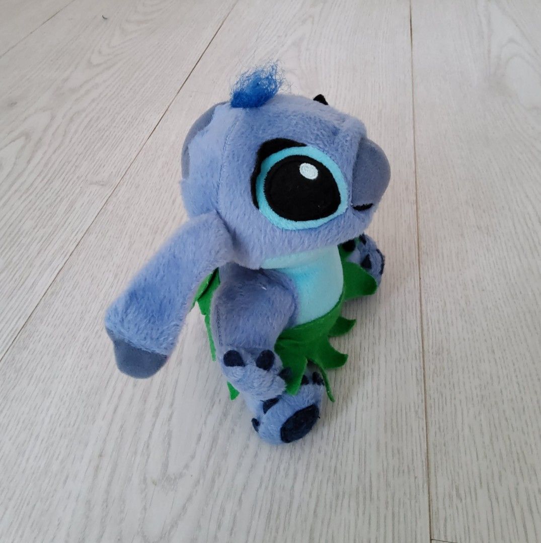 Walt Disney - Blue Stitch 15cm wearing Green Leaves ( Cartoon Character ...