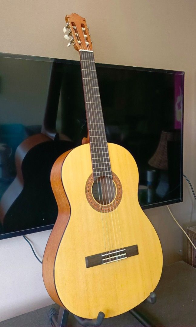 (SOLD) Yamaha C40M Classical Guitar, Hobbies & Toys, Music & Media, Musical Instruments on Carousell