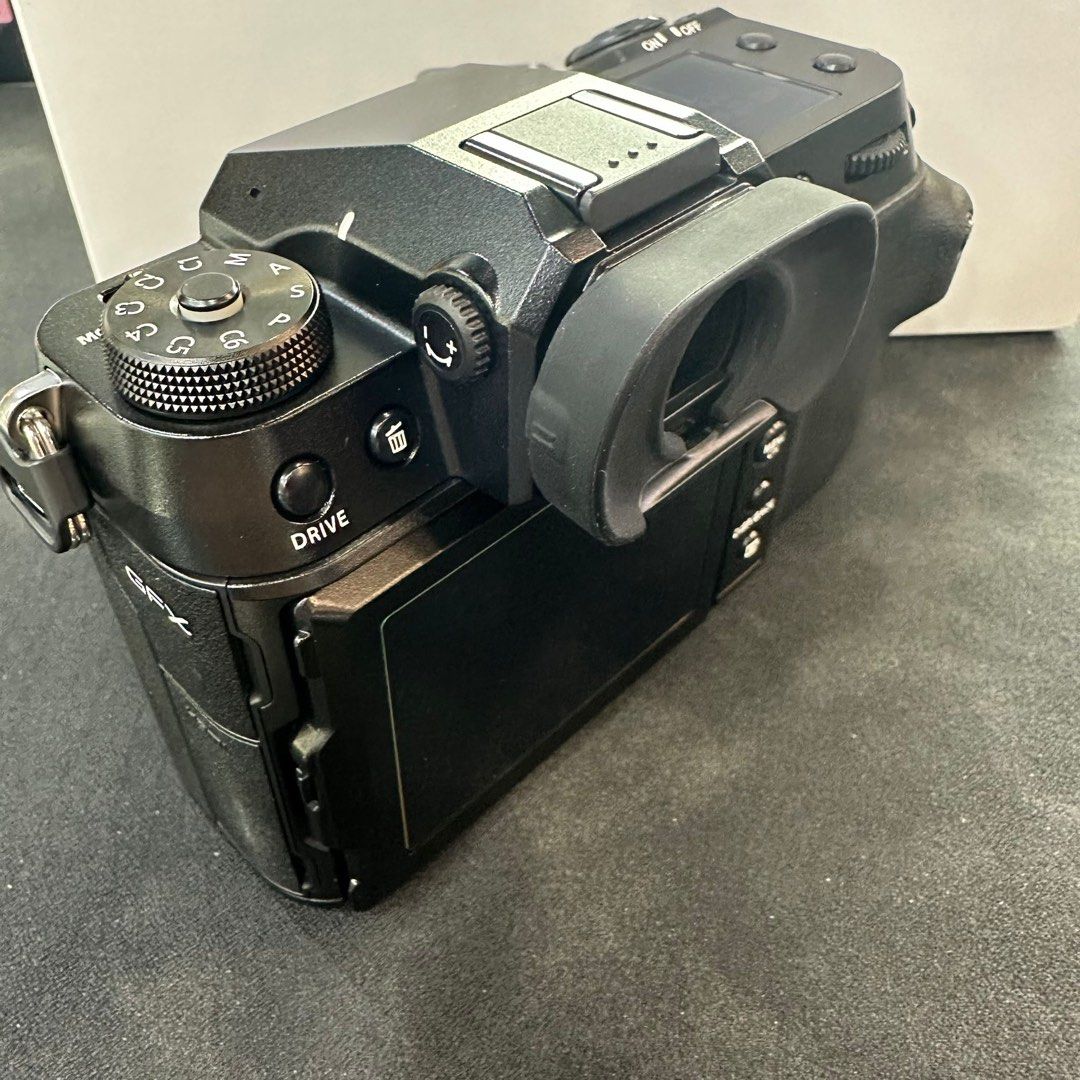 完美 快門200 Fujifilm GFX100S GfX-100s with MHG-GFX S Grip, 攝影器材, 相機 ...