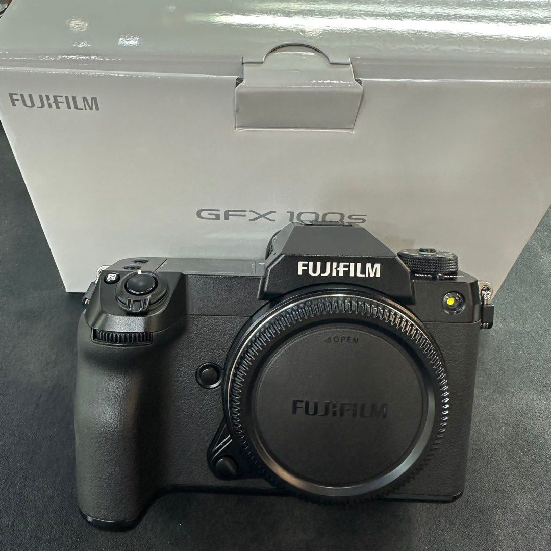 完美 快門200 Fujifilm GFX100S GfX-100s with MHG-GFX S Grip, 攝影器材, 相機 - Carousell