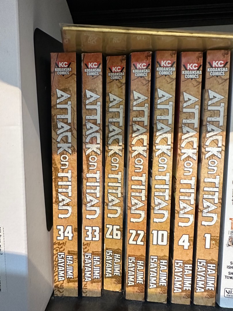 Attack on titan, Hobbies & Toys, Books & Magazines, Comics & Manga on Carousell
