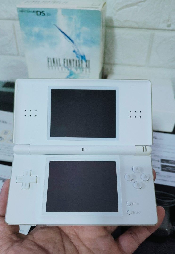 Boxed Nintendo DS Lite Final Fantasy XII Revenant Wings Sky Pirate ...
