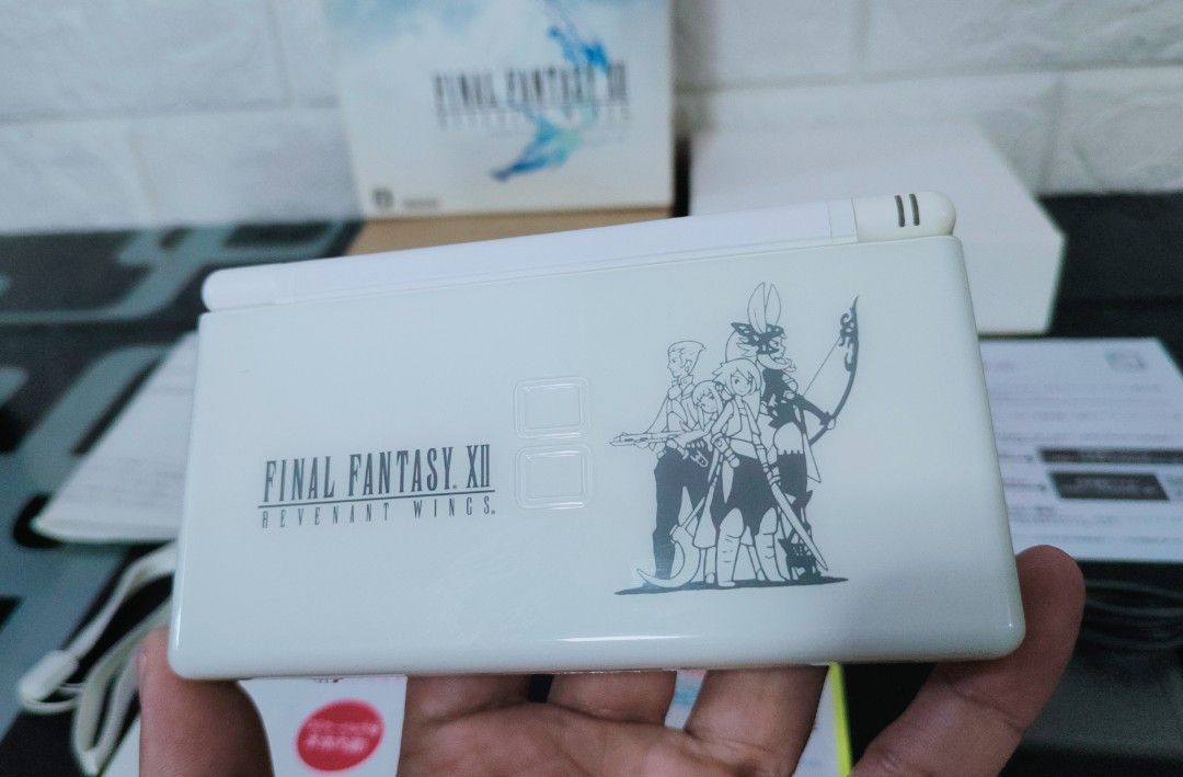 Boxed Nintendo DS Lite Final Fantasy XII Revenant Wings Sky Pirate ...