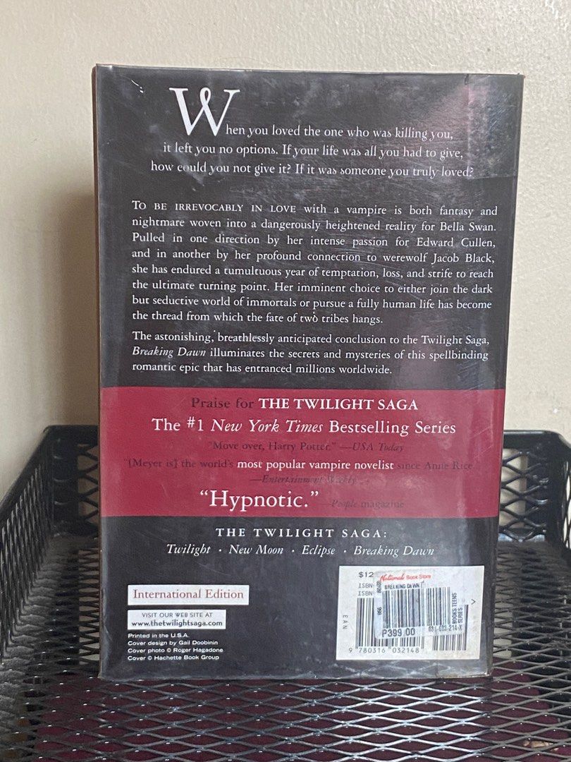 Breaking Dawn by Stephenie Meyer, Hobbies & Toys, Books & Magazines ...