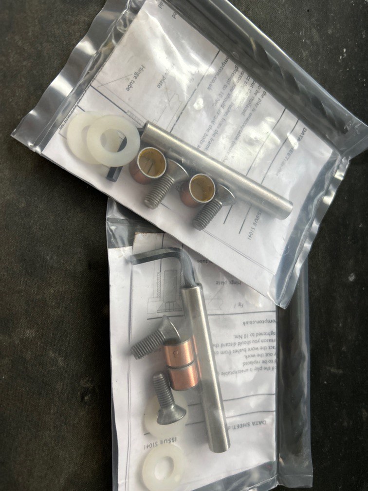 Brompton Original Stock Rear hinge bush + spindle kit (Rear Pivot) For ...