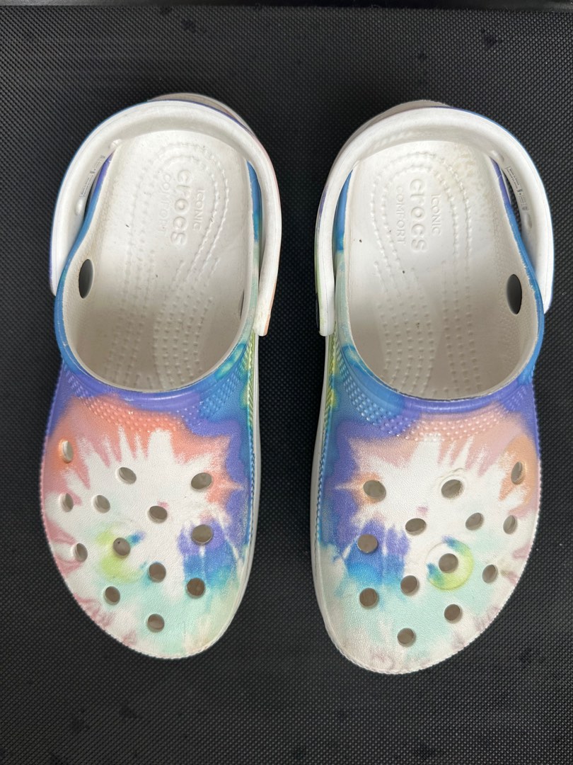Crocs W5, Women's Fashion, Footwear, Slippers and slides on Carousell