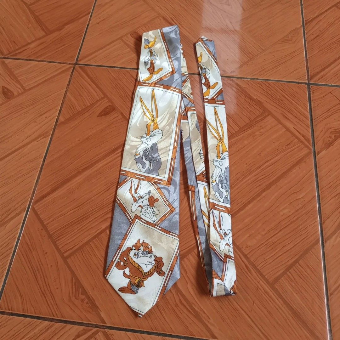 Dasi rene chagal Looney tunes tazmania 100% silk, Fesyen Pria ...