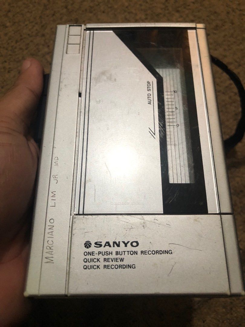 Defective sanyo one push button tape recorder player, Hobbies & Toys, Memorabilia & Collectibles ...