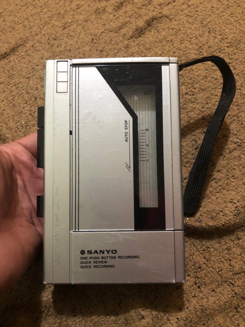 Defective sanyo one push button tape recorder player, Hobbies & Toys, Memorabilia & Collectibles ...