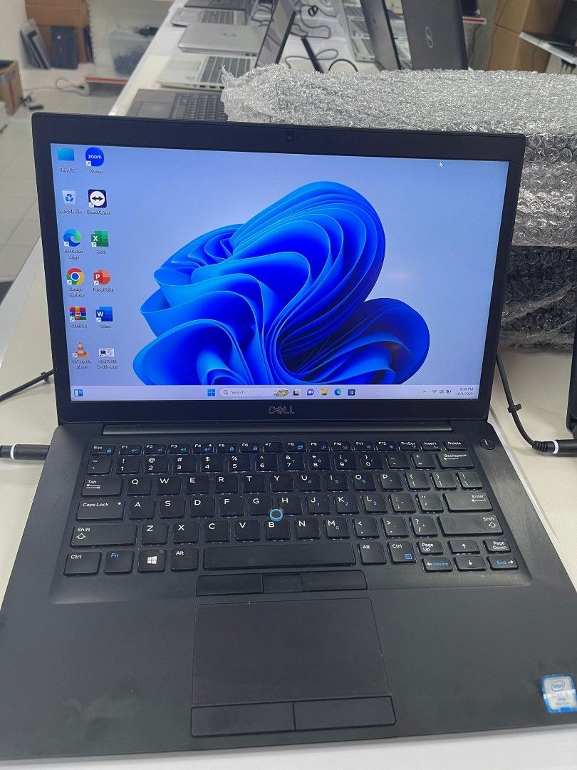 Dell Latitude 7490 14 inch screen with 16GB 256Gb SSD windows 11 intel ...