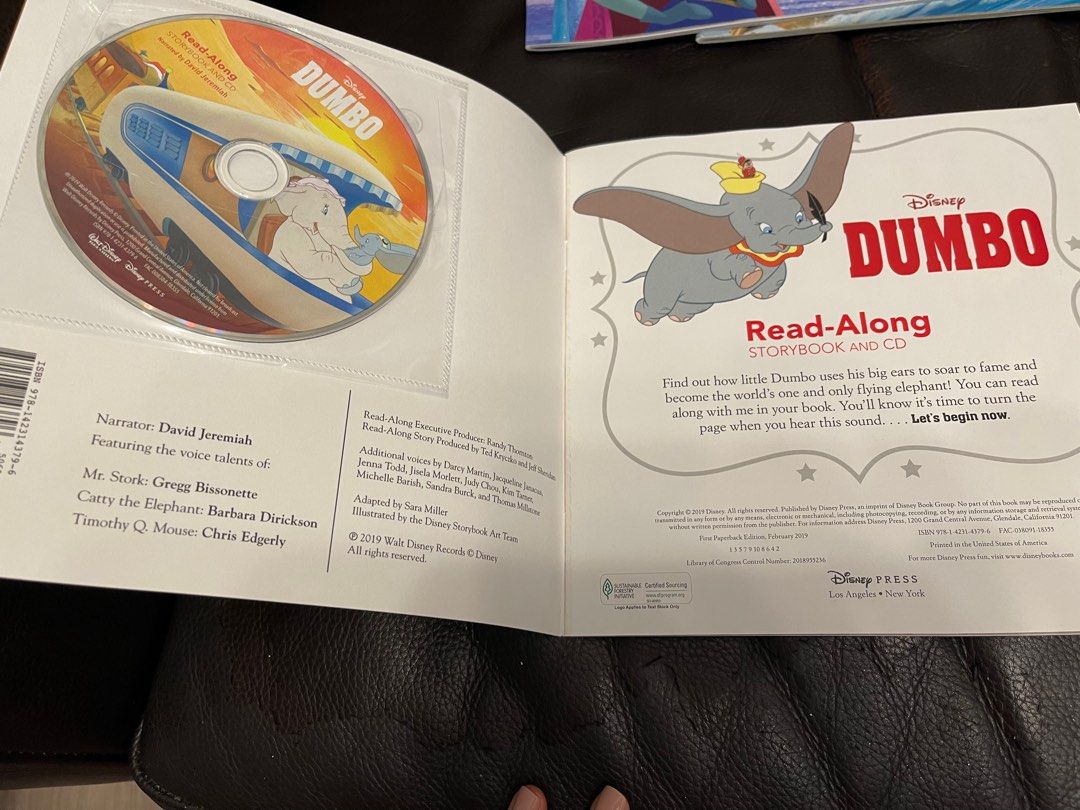 Disney Read-Along story book with CD, 興趣及遊戲, 書本 & 文具, 小朋友書 - Carousell