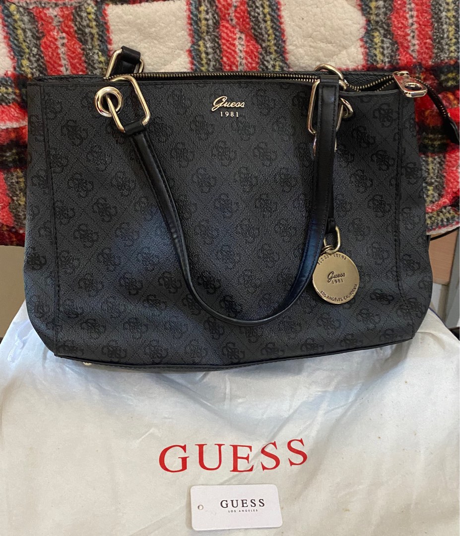 Guess Tote Bag , Women's Fashion, Bags & Wallets, Tote Bags on Carousell