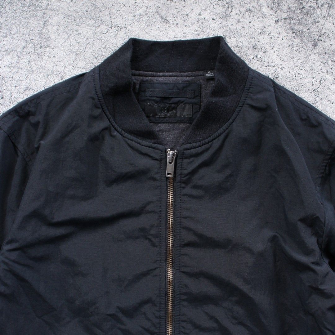 Jacket Bomber Uniqlo, Fesyen Pria, Pakaian , Baju Luaran di Carousell