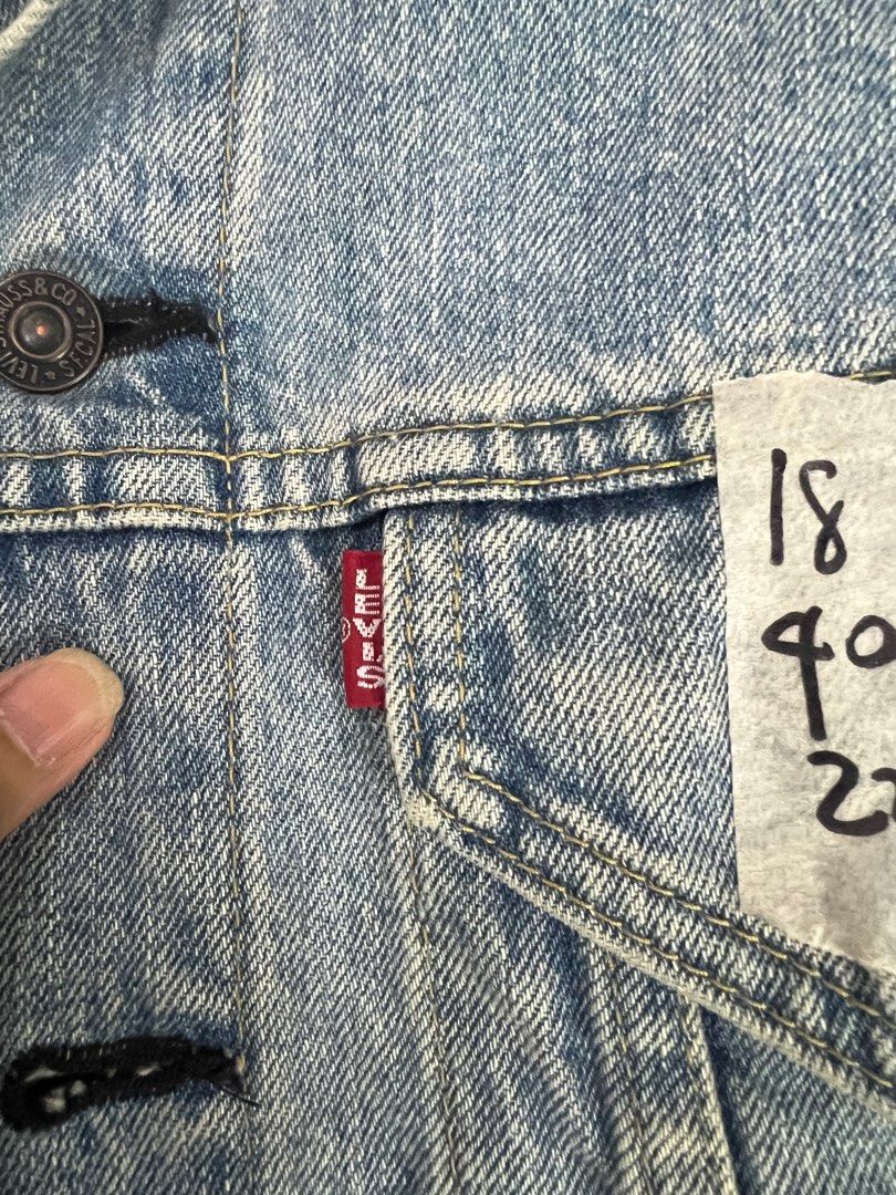 Jacket denim ada tag LEVIS, Women's Fashion, Coats, Jackets and ...