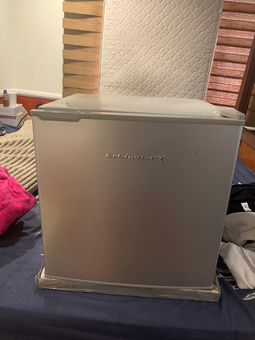 Kelvinator Mini Fridge, TV & Home Appliances, Kitchen Appliances ...