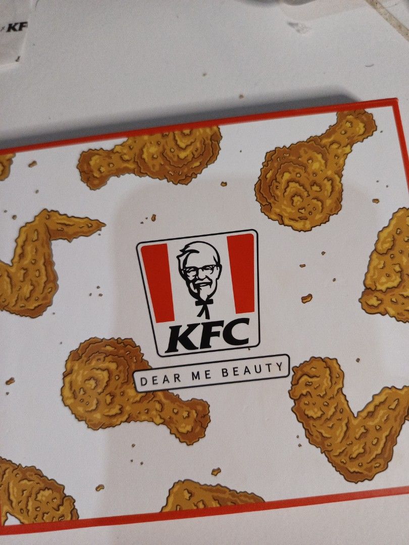 KFC DEAR ME FACE PALLETE, Kesehatan & Kecantikan, Rias Wajah di Carousell