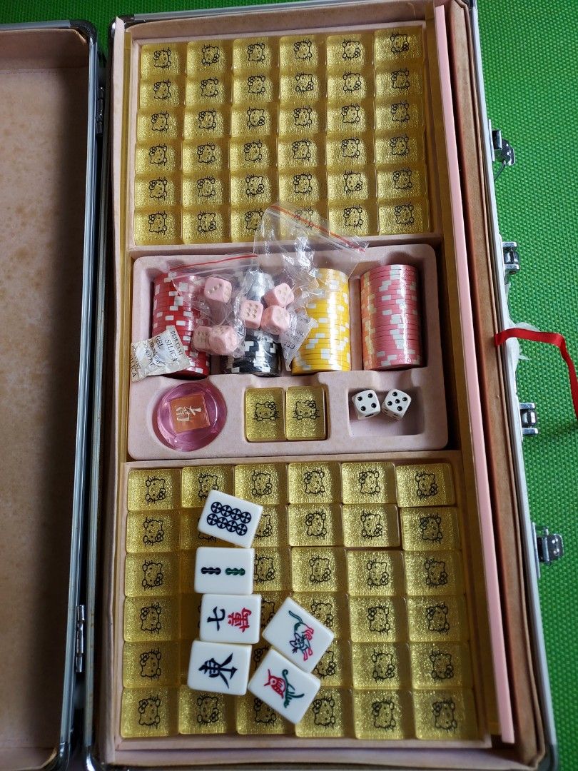 Limited Golden Hello Kitty Mahjong Set, Hobbies & Toys, Toys & Games on ...