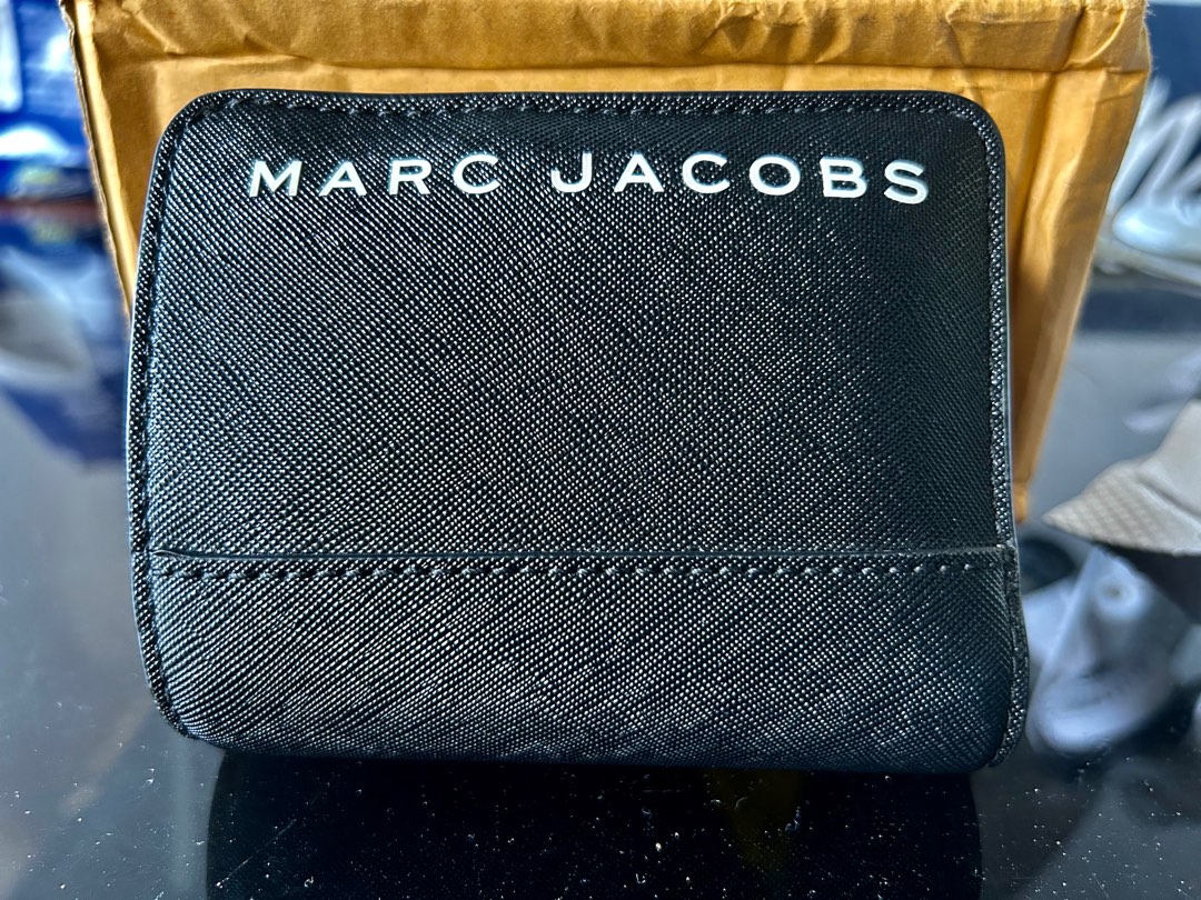 Marc Jacobs wallet bifold, Women's Fashion, Bags & Wallets, Wallets ...