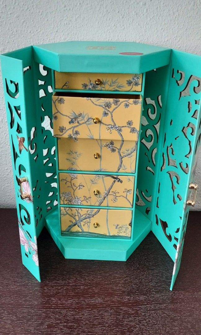 Mooncake box for accessories, Women's Fashion, Jewelry & Organisers ...