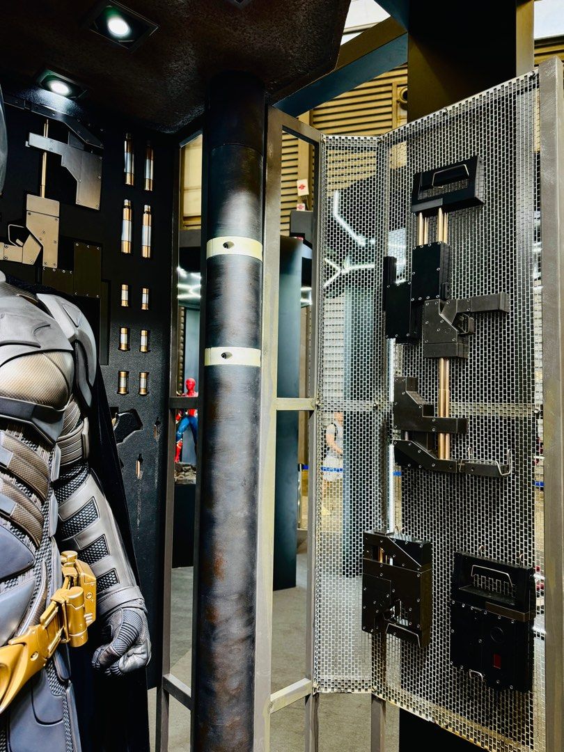 New PREORDER‼️QUEEN STUDIOS Christian Bale Batman Bust, Life Size Statue and Life Size Armory ...