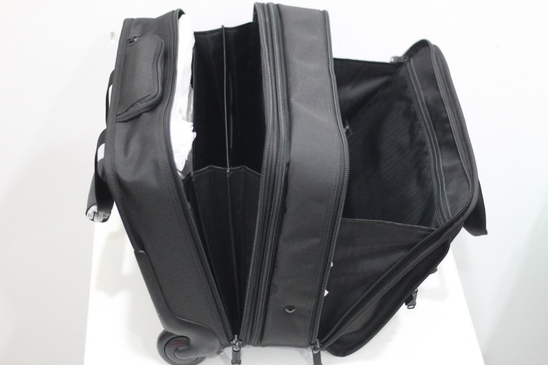 New Tumi 26103DH - Vintage Alpha 2-Wheel Deluxe Expandable Brief with Computer Case / 17" pilot ...