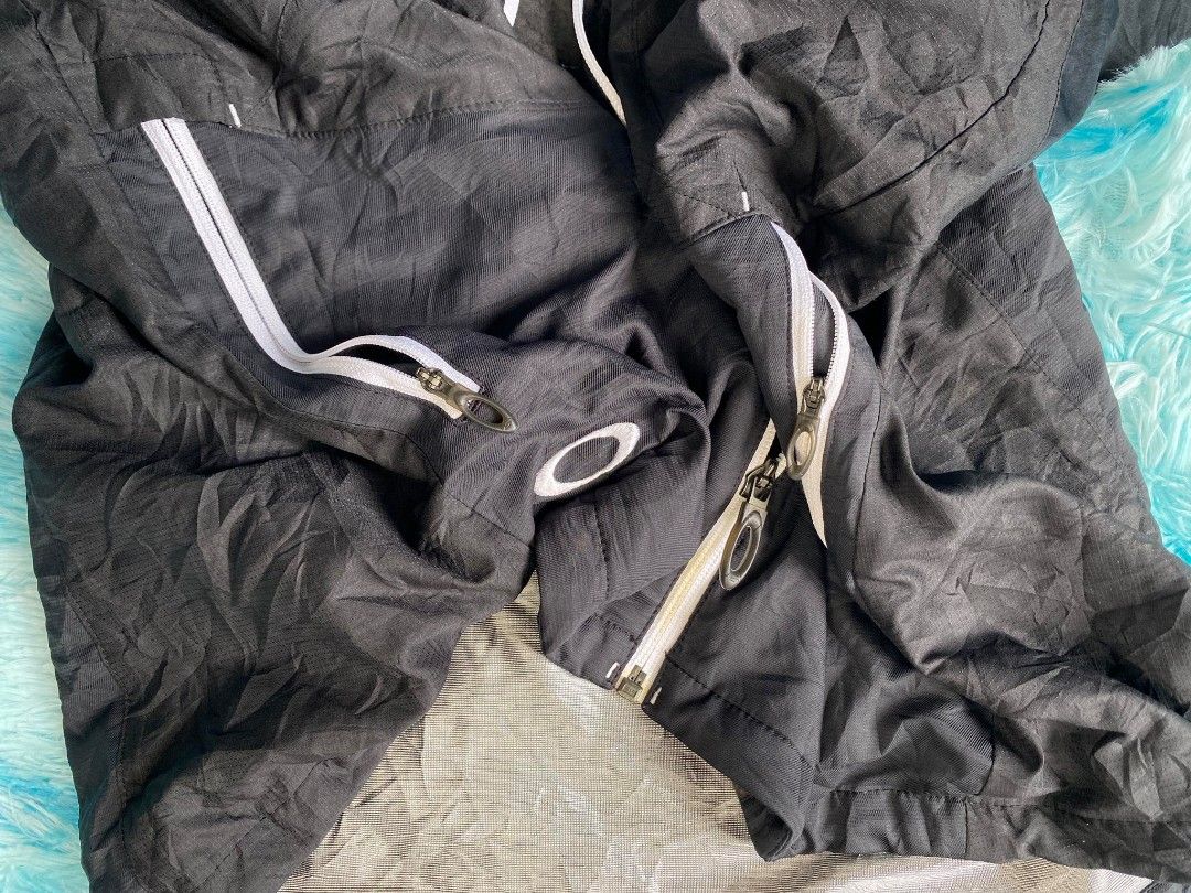 Oakley jacket, Men's Fashion, Coats, Jackets and Outerwear on Carousell