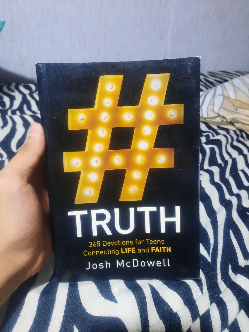 PCBS Truth : 365 Devotions for Teens Connecting Life & Faith by Josh McDowell, Hobbies & Toys ...