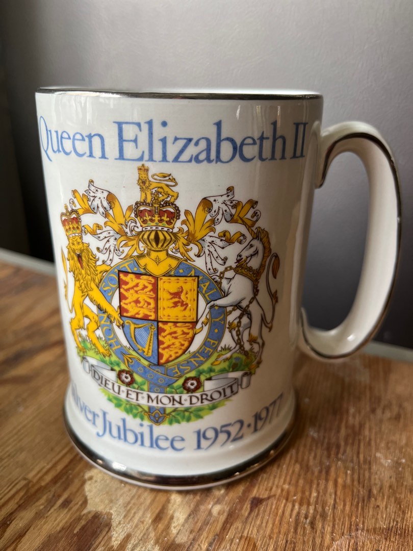 Queen Elizabeth II Silver Jubilee mug 1977, Hobbies & Toys, Memorabilia ...