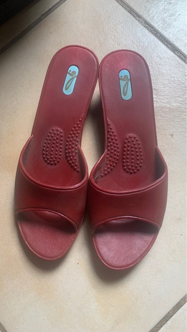 Red Sandal Rubber, Women's Fashion, Footwear, Sandals on Carousell