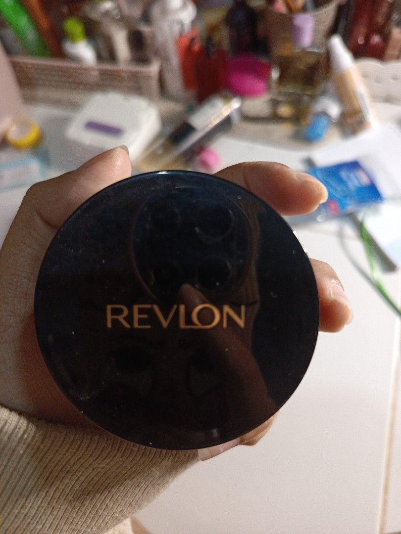 Revlon face powder, Kesehatan & Kecantikan, Rias Wajah di Carousell