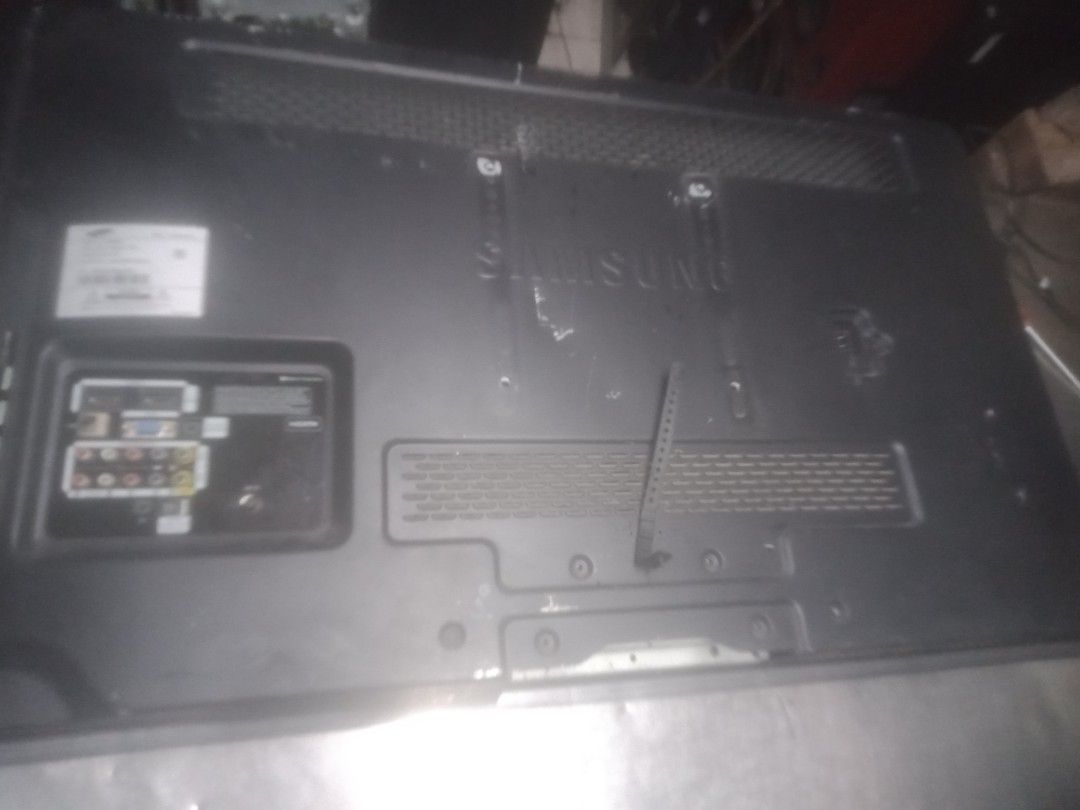 Samsung LA40D550 40" Series 5 Multisystem LCD TV, TV & Home Appliances ...