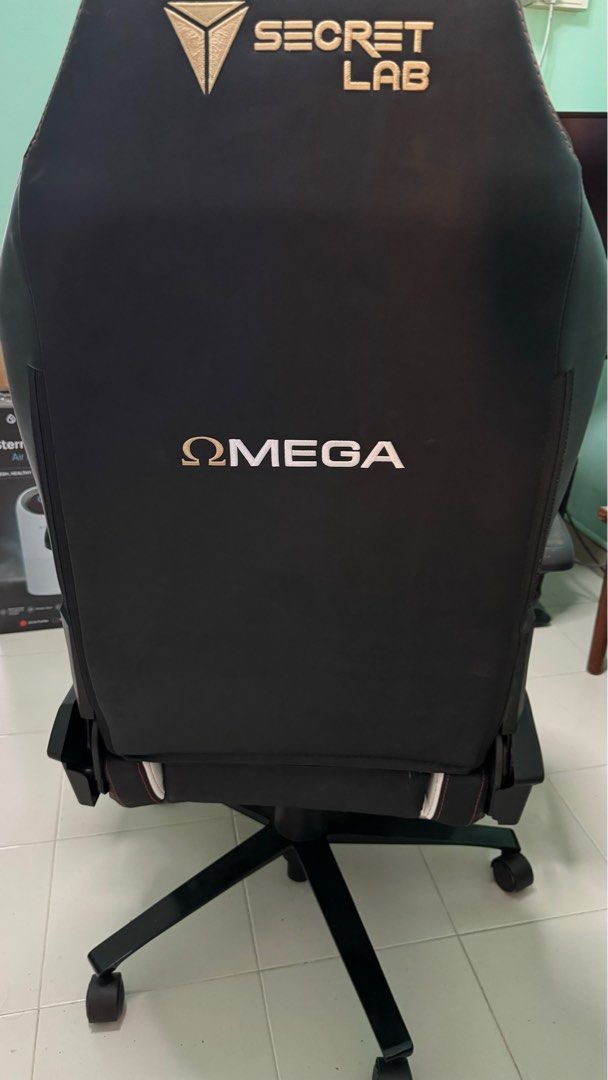 Secretlab Omega Classic 2018, Furniture & Home Living, Furniture ...