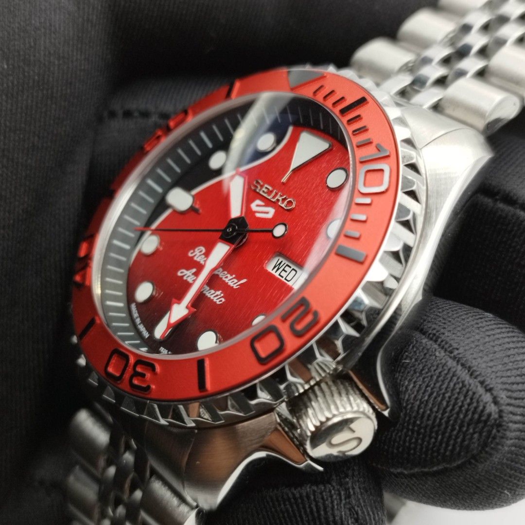 Seiko divers red special custom, Men's Fashion, Watches & Accessories ...