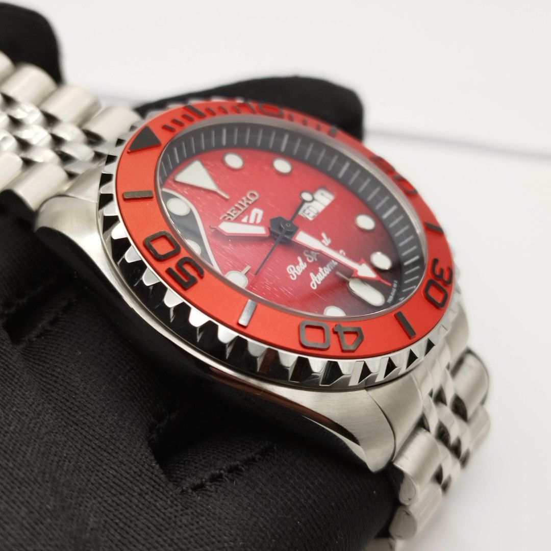 Seiko divers red special custom, Men's Fashion, Watches & Accessories ...