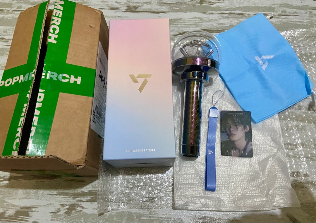 SEVENTEEN OFFICIAL LIGHTSTICK VER. 3, Hobbies & Toys, Memorabilia & Collectibles, K-Wave on ...